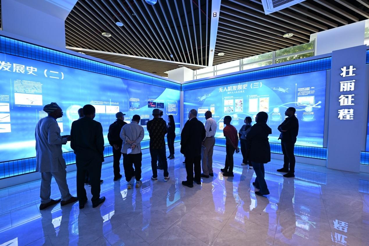 African Scholars Visit Fujian_ News_ Fujian Provincial People's Government